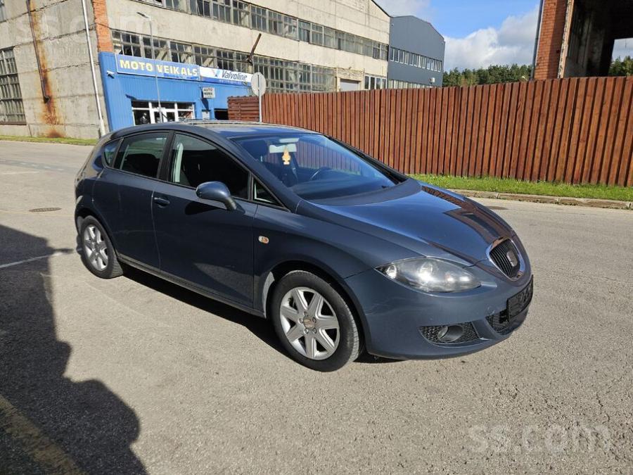 Grey SEAT Leon 2009 in Cesis, with an engine capacity of 1.90 L and mileage of 293 thousand km for 3000 €, photo 3 on AUTOMOTO.COM.LV