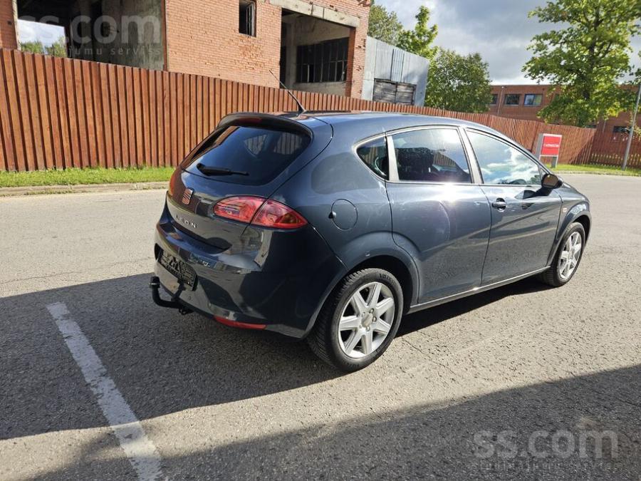 Grey SEAT Leon 2009 in Cesis, with an engine capacity of 1.90 L and mileage of 293 thousand km for 3000 €, photo 4 on AUTOMOTO.COM.LV