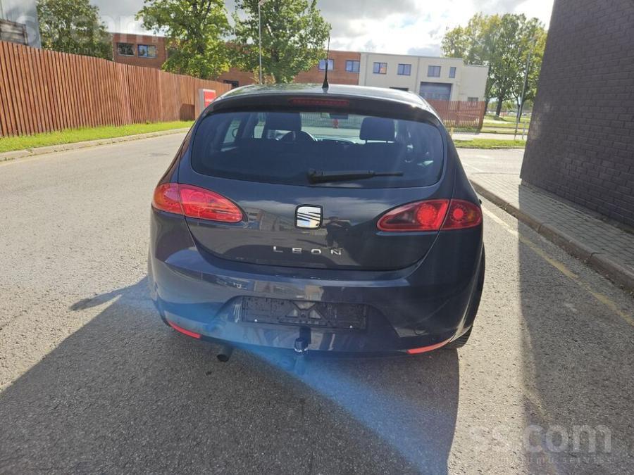 Grey SEAT Leon 2009 in Cesis, with an engine capacity of 1.90 L and mileage of 293 thousand km for 3000 €, photo 5 on AUTOMOTO.COM.LV