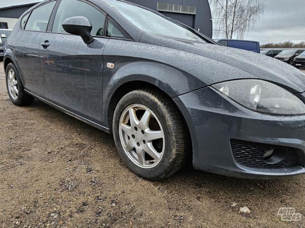 Pelēks SEAT Leon 2009 Kaišiadorys, ar dzinēja tilpumu 1.90 L un nobraukumu 350 tūkst. km par 2900 €, foto 4 vietnē AUTOMOTO.COM.LV