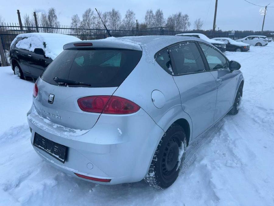 Grey SEAT Leon 2009 in Panevezys, with an engine capacity of 1.60 L and mileage of 206 thousand km for 1600 €, photo 5 on AUTOMOTO.COM.LV