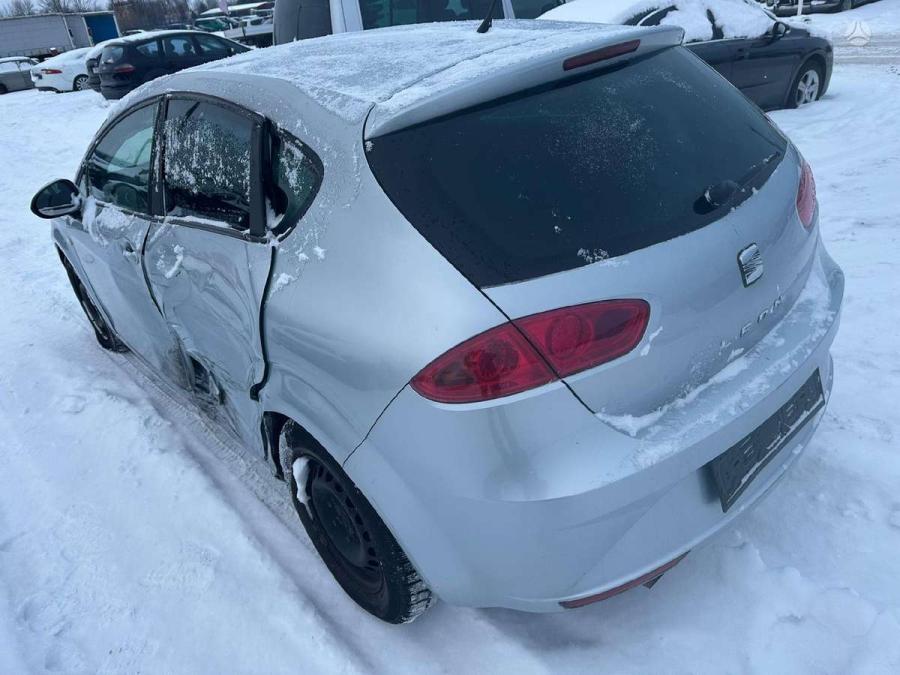 Grey SEAT Leon 2009 in Panevezys, with an engine capacity of 1.60 L and mileage of 206 thousand km for 1600 €, photo 7 on AUTOMOTO.COM.LV