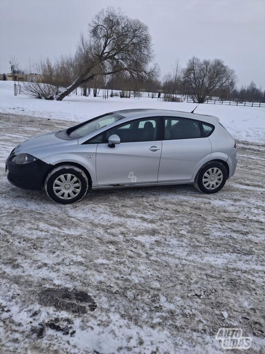 Grey SEAT Leon 2009 in Panevezys, with an engine capacity of 1.90 L and mileage of 305 thousand km for 950 €, photo 1 on AUTOMOTO.COM.LV