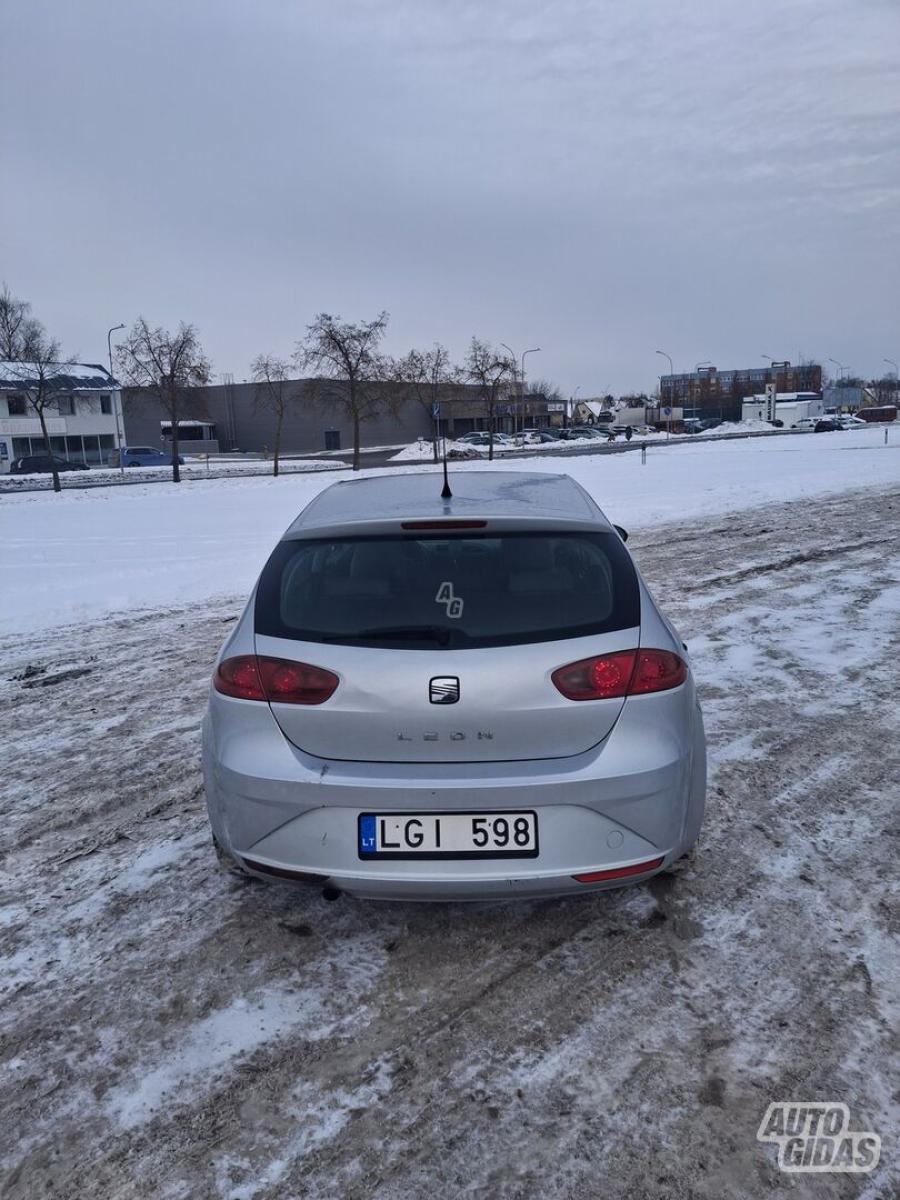 Grey SEAT Leon 2009 in Panevezys, with an engine capacity of 1.90 L and mileage of 305 thousand km for 950 €, photo 2 on AUTOMOTO.COM.LV