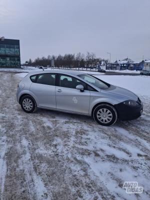 Grey SEAT Leon 2009 in Panevezys, with an engine capacity of 1.90 L and mileage of 305 thousand km for 950 €, photo 4 on AUTOMOTO.COM.LV