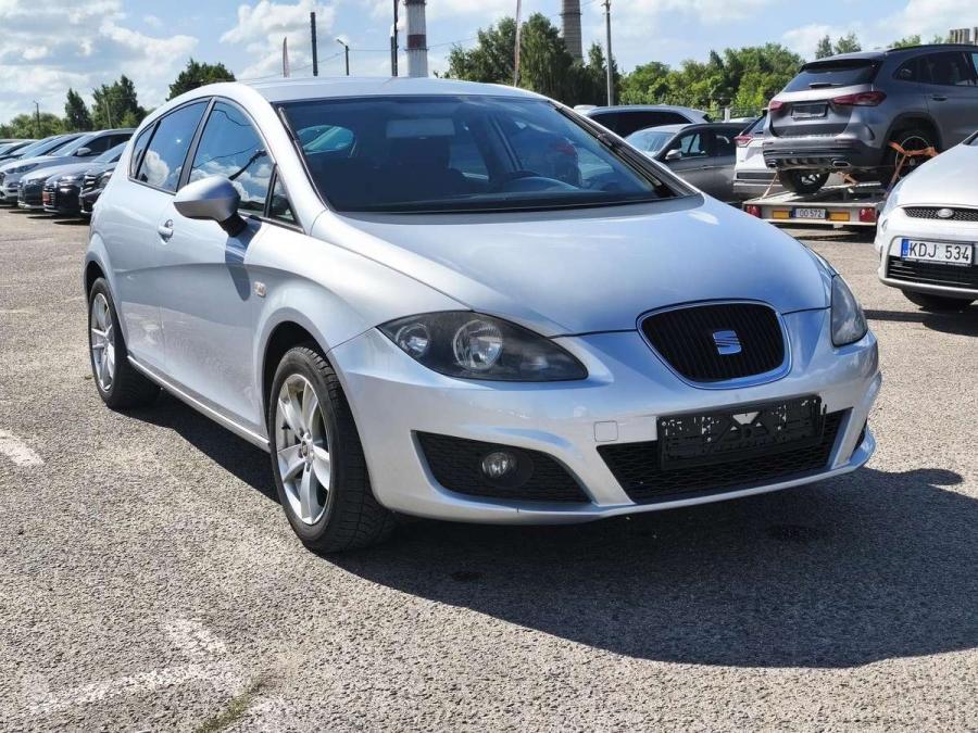 Grey SEAT Leon 2009 in Panevezys, with an engine capacity of 1.60 L and mileage of 207 thousand km for 3800 €, photo 4 on AUTOMOTO.COM.LV