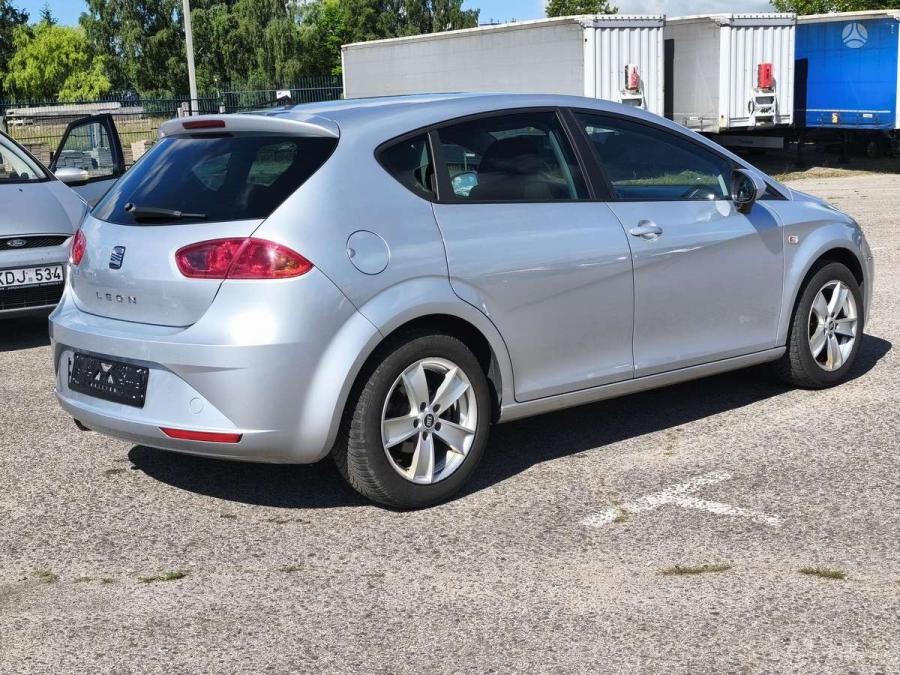 Grey SEAT Leon 2009 in Panevezys, with an engine capacity of 1.60 L and mileage of 207 thousand km for 3800 €, photo 7 on AUTOMOTO.COM.LV