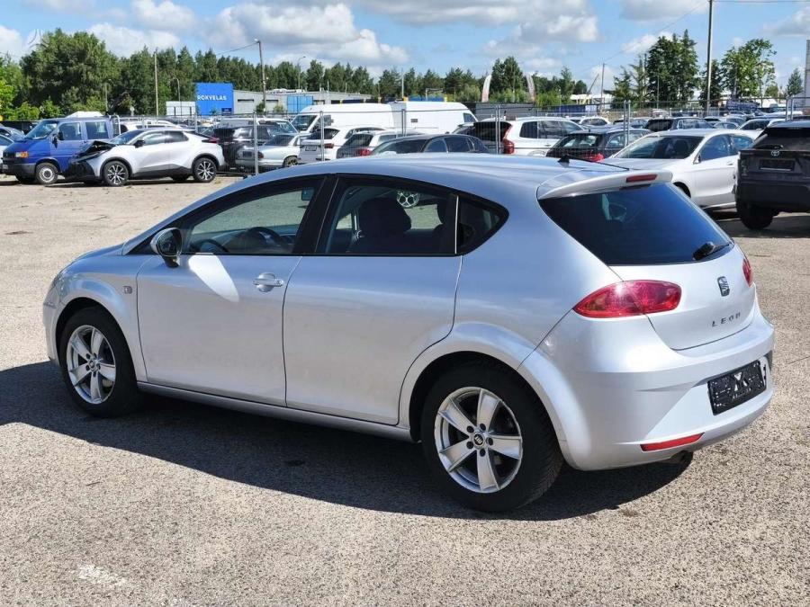 Grey SEAT Leon 2009 in Panevezys, with an engine capacity of 1.60 L and mileage of 207 thousand km for 3800 €, photo 8 on AUTOMOTO.COM.LV
