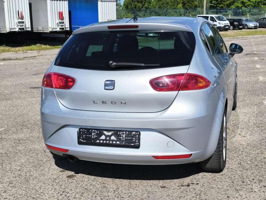 Grey SEAT Leon 2009 in Panevezys, with an engine capacity of 1.60 L and mileage of 207 thousand km for 3800 €, photo 9 on AUTOMOTO.COM.LV