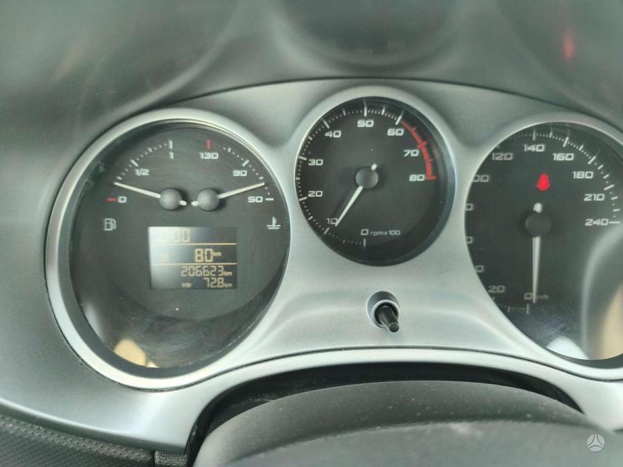 Grey SEAT Leon 2009 in Panevezys, with an engine capacity of 1.60 L and mileage of 207 thousand km for 3800 €, photo 10 on AUTOMOTO.COM.LV