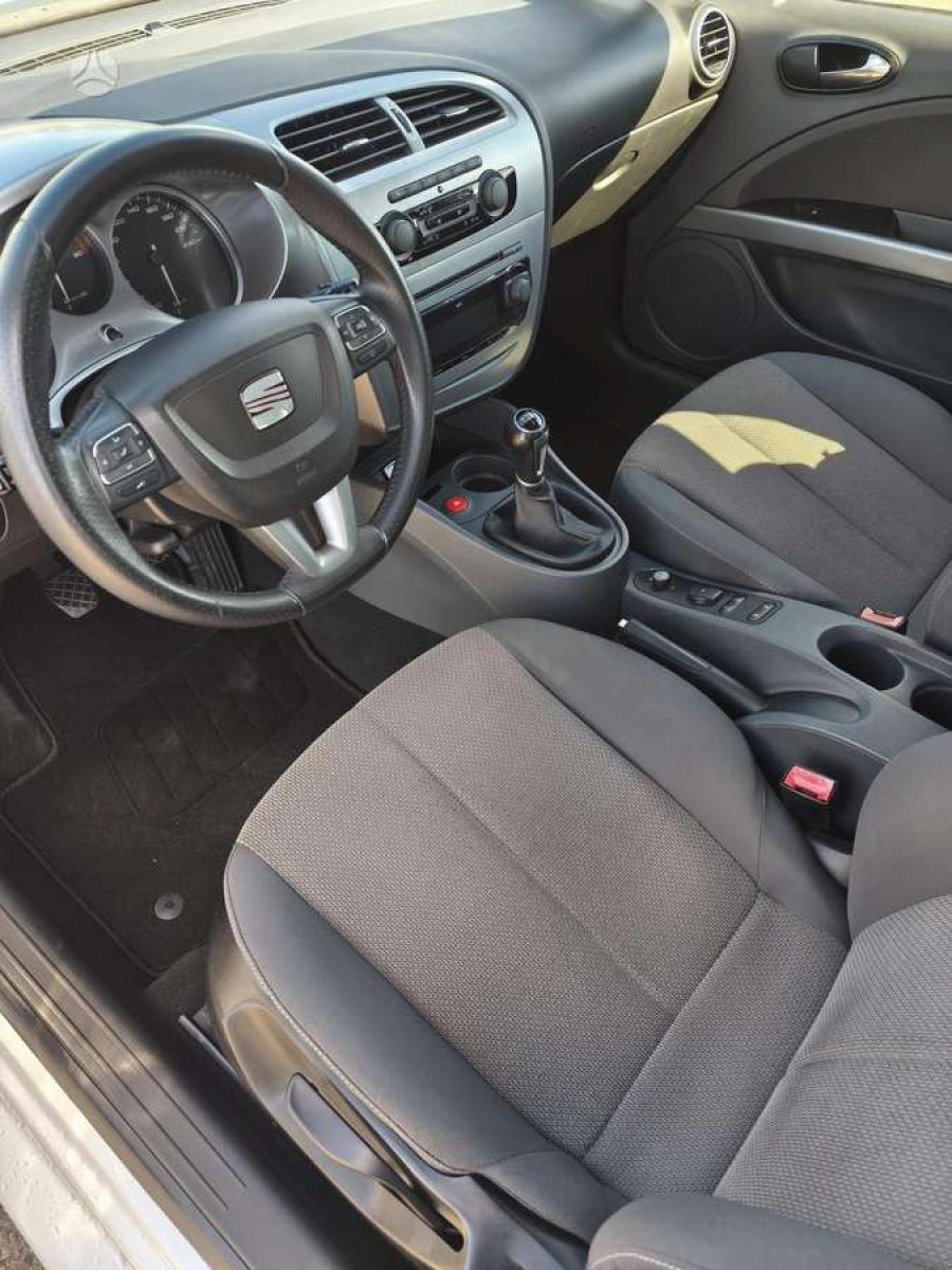 Grey SEAT Leon 2009 in Panevezys, with an engine capacity of 1.60 L and mileage of 207 thousand km for 3800 €, photo 11 on AUTOMOTO.COM.LV