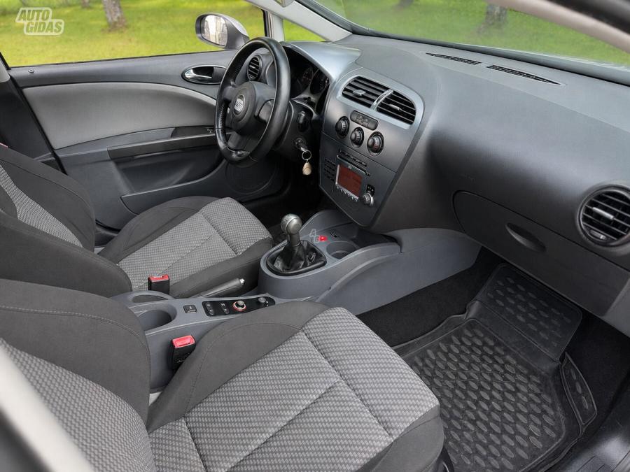 Grey SEAT Leon 2009 in Kaunas, with an engine capacity of 1.90 L and mileage of 258 thousand km for 2500 €, photo 16 on AUTOMOTO.COM.LV