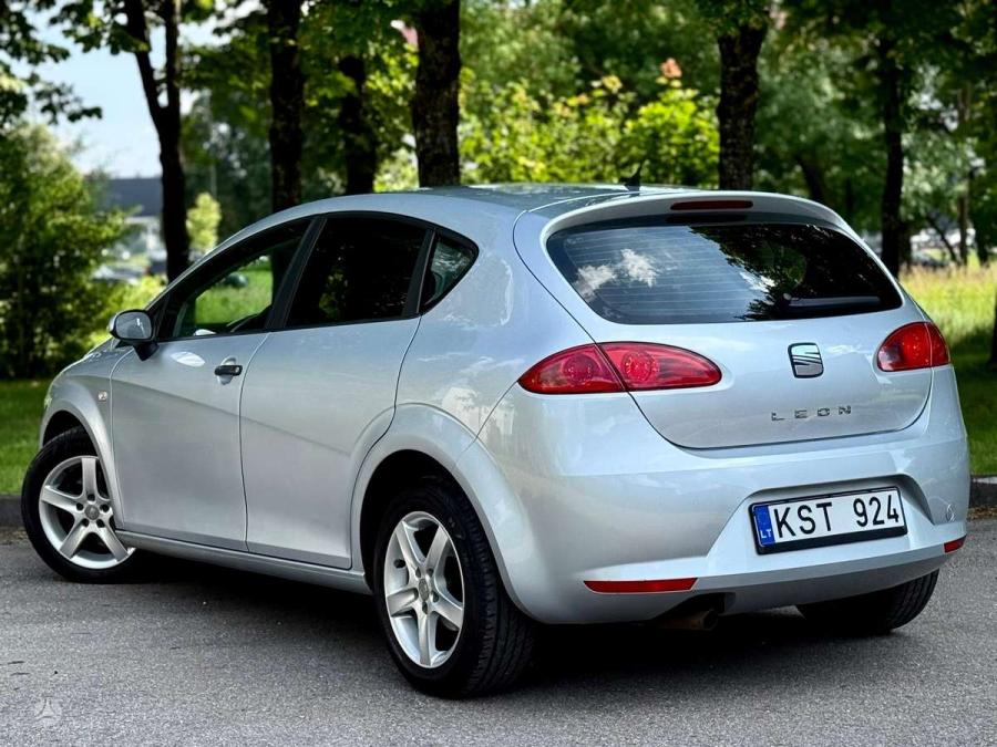 Grey SEAT Leon 2009 in Kaunas, with an engine capacity of 1.90 L and mileage of 258 thousand km for 2500 €, photo 4 on AUTOMOTO.COM.LV