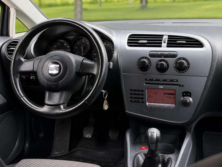 Grey SEAT Leon 2009 in Kaunas, with an engine capacity of 1.90 L and mileage of 258 thousand km for 2500 €, photo 9 on AUTOMOTO.COM.LV