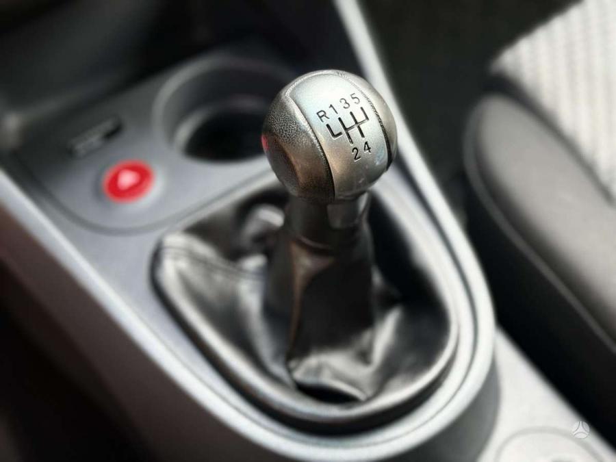 Grey SEAT Leon 2009 in Kaunas, with an engine capacity of 1.90 L and mileage of 258 thousand km for 2500 €, photo 12 on AUTOMOTO.COM.LV