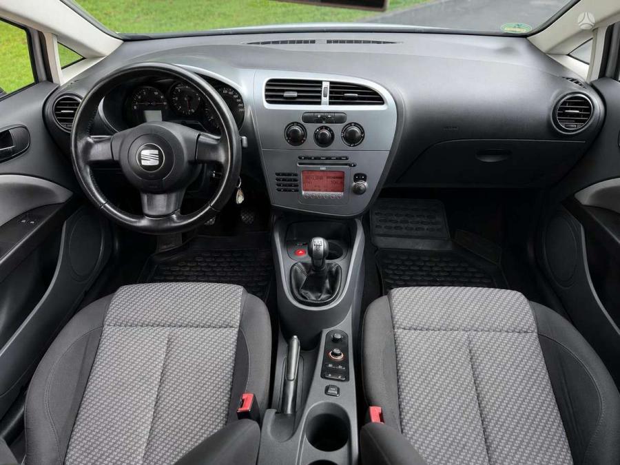 Grey SEAT Leon 2009 in Kaunas, with an engine capacity of 1.90 L and mileage of 258 thousand km for 2500 €, photo 15 on AUTOMOTO.COM.LV