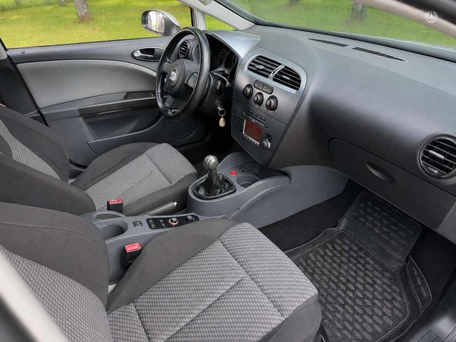 Grey SEAT Leon 2009 in Kaunas, with an engine capacity of 1.90 L and mileage of 258 thousand km for 2500 €, photo 16 on AUTOMOTO.COM.LV