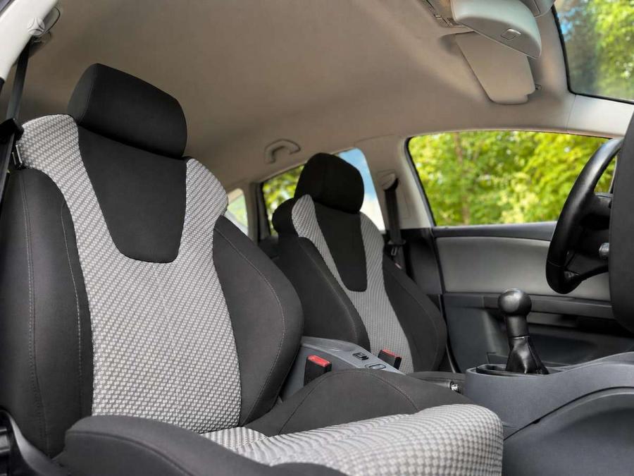 Grey SEAT Leon 2009 in Kaunas, with an engine capacity of 1.90 L and mileage of 258 thousand km for 2500 €, photo 17 on AUTOMOTO.COM.LV