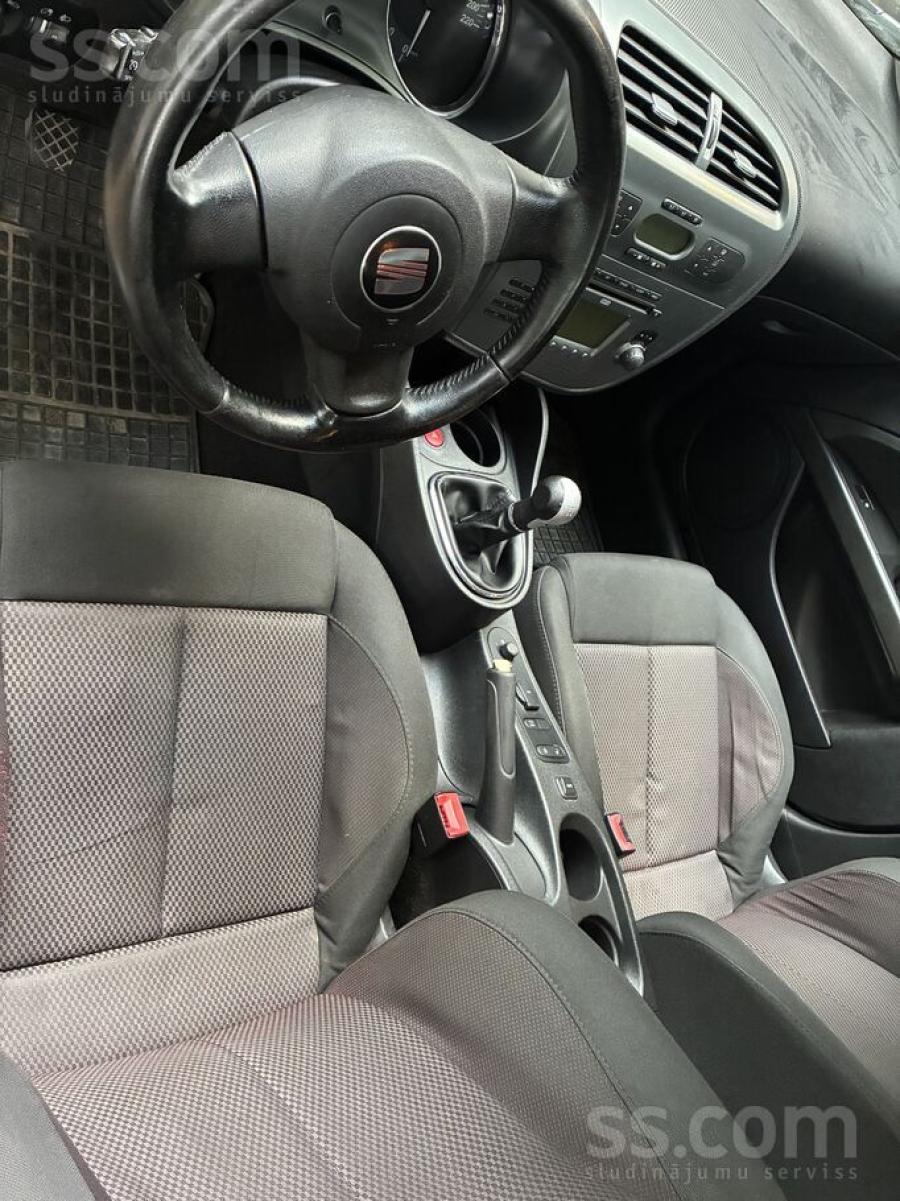 Pelēks SEAT Leon 2009 Jelgava, ar dzinēja tilpumu 1.90 L un nobraukumu 276 tūkst. km par 2250 €, foto 6 vietnē AUTOMOTO.COM.LV