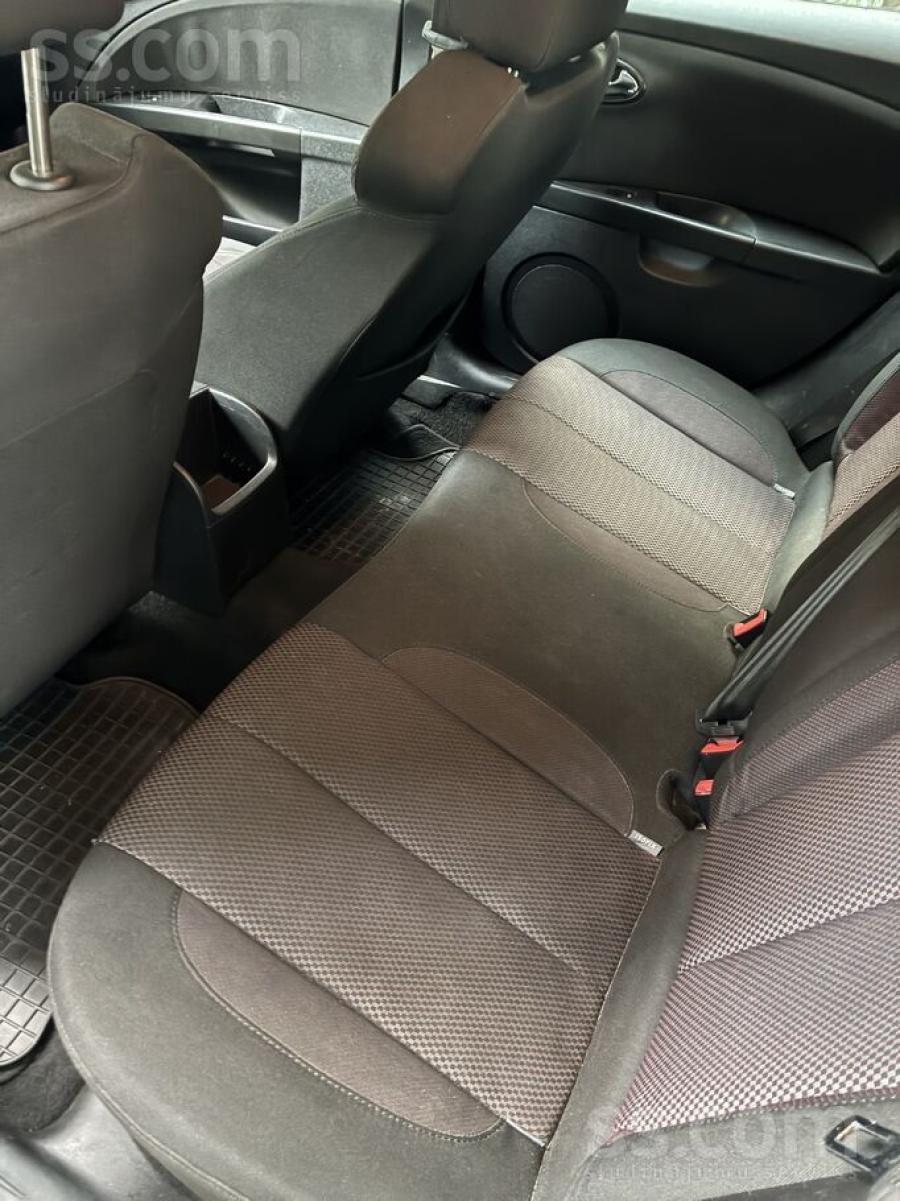 Pelēks SEAT Leon 2009 Jelgava, ar dzinēja tilpumu 1.90 L un nobraukumu 276 tūkst. km par 2250 €, foto 7 vietnē AUTOMOTO.COM.LV