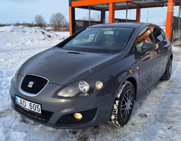 Grey SEAT Leon 2010 in Ukmerge, with an engine capacity of 1.90 L and mileage of 320 thousand km for 3200 €, photo 1 on AUTOMOTO.COM.LV