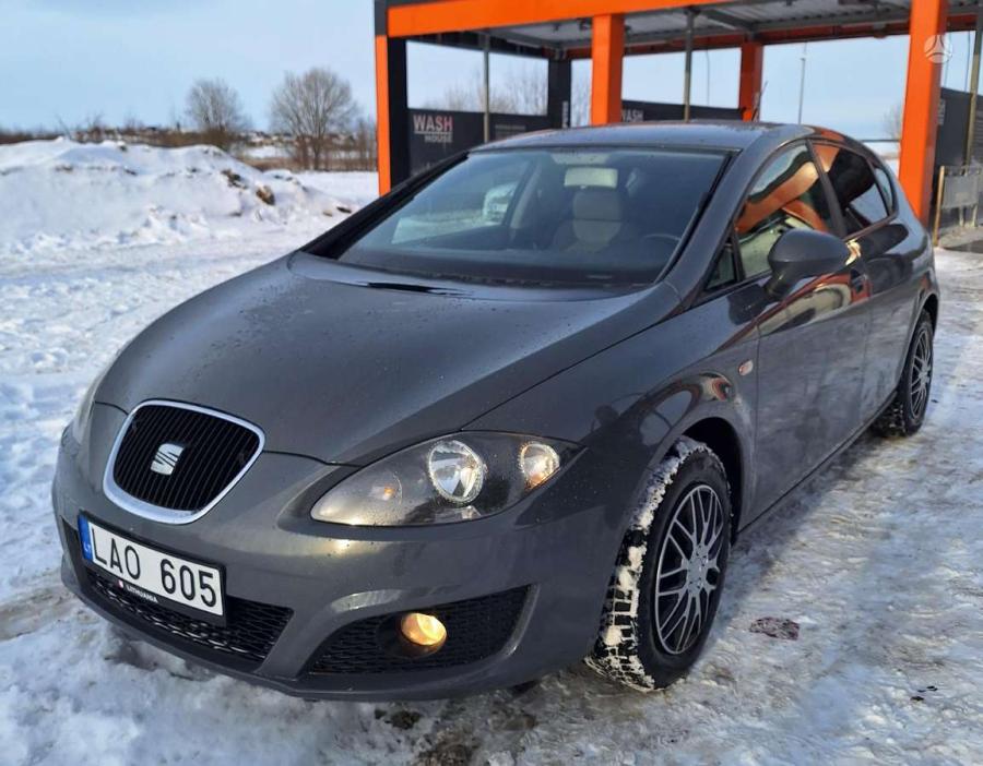 Grey SEAT Leon 2010 in Ukmerge, with an engine capacity of 1.90 L and mileage of 320 thousand km for 3500 €, photo 1 on AUTOMOTO.COM.LV