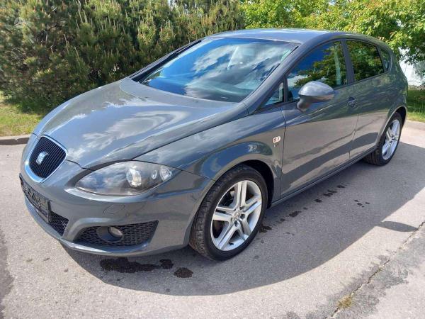 Grey SEAT Leon 2010 in Ukmerge, with an engine capacity of 1.80 L and mileage of 264 thousand km for 3650 €, photo 1 on AUTOMOTO.COM.LV