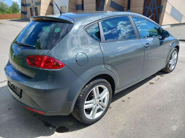 Grey SEAT Leon 2010 in Ukmerge, with an engine capacity of 1.80 L and mileage of 264 thousand km for 3650 €, photo 4 on AUTOMOTO.COM.LV
