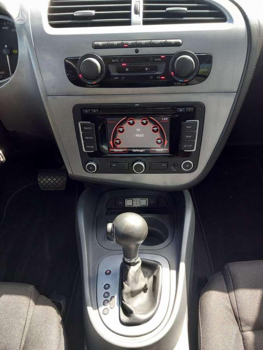 Grey SEAT Leon 2010 in Ukmerge, with an engine capacity of 1.80 L and mileage of 264 thousand km for 3650 €, photo 12 on AUTOMOTO.COM.LV