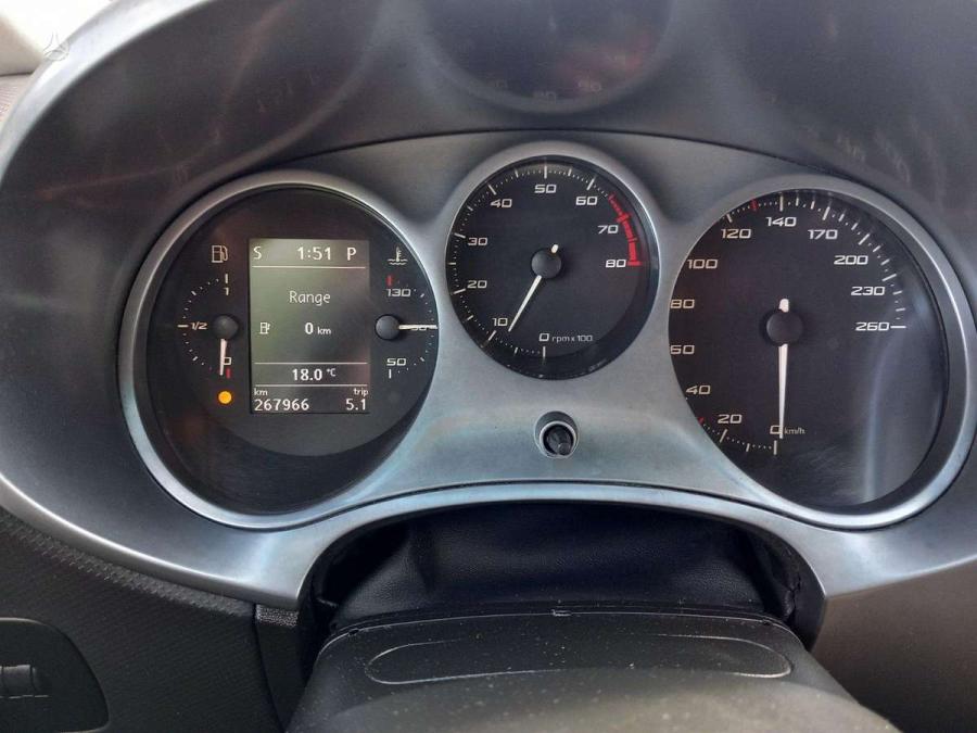 Grey SEAT Leon 2010 in Ukmerge, with an engine capacity of 1.80 L and mileage of 264 thousand km for 3650 €, photo 14 on AUTOMOTO.COM.LV