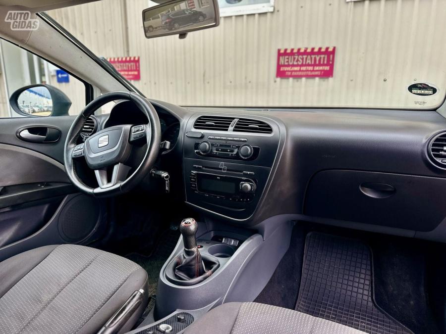 Pelēks SEAT Leon 2010 Kretinga, ar dzinēja tilpumu 1.40 L un nobraukumu 263 tūkst. km par 3999 €, foto 17 vietnē AUTOMOTO.COM.LV