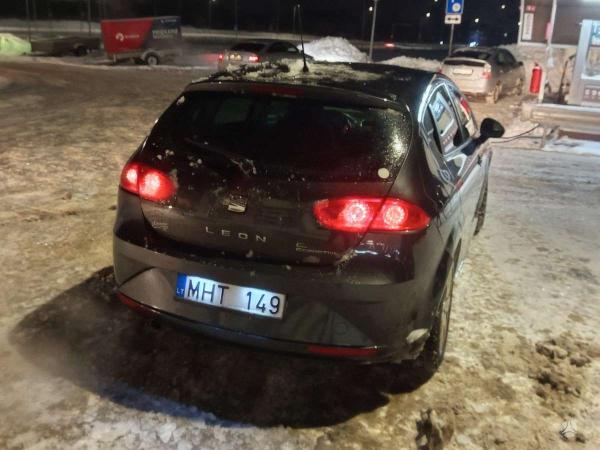 Pelēks SEAT Leon 2011 Viļņa, ar dzinēja tilpumu 1.60 L un nobraukumu 400 tūkst. km par 2800 €, foto 5 vietnē AUTOMOTO.COM.LV