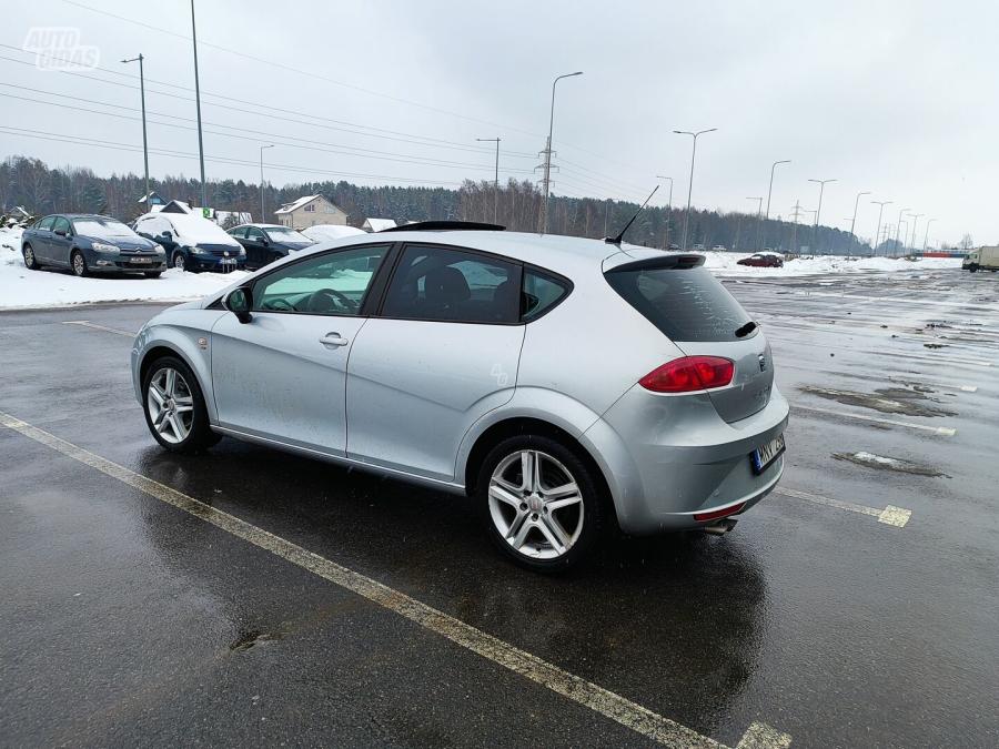 Grey SEAT Leon 2011 in Kaunas, with an engine capacity of 2.00 L and mileage of 264 thousand km for 2950 €, photo 3 on AUTOMOTO.COM.LV
