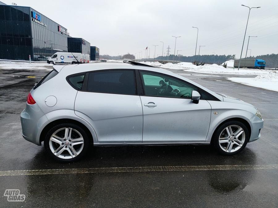 Grey SEAT Leon 2011 in Kaunas, with an engine capacity of 2.00 L and mileage of 264 thousand km for 2950 €, photo 6 on AUTOMOTO.COM.LV