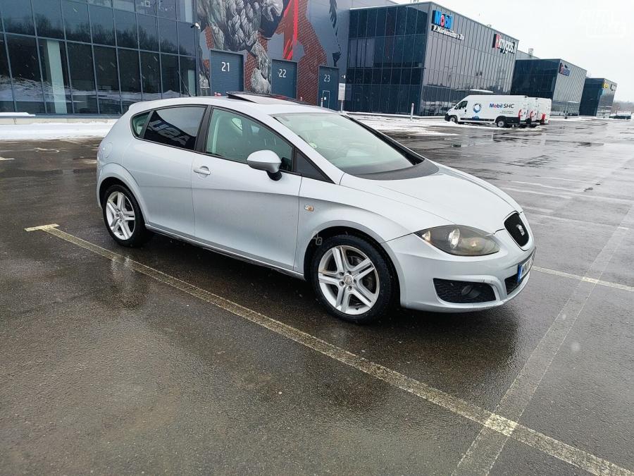 Grey SEAT Leon 2011 in Kaunas, with an engine capacity of 2.00 L and mileage of 264 thousand km for 2950 €, photo 7 on AUTOMOTO.COM.LV
