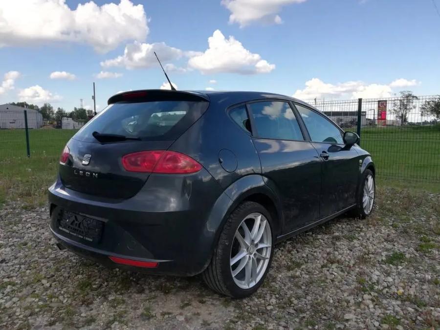 Grey SEAT Leon 2011 in Saldus, with an engine capacity of 1.20 L and mileage of 200 thousand km for 4600 €, photo 3 on AUTOMOTO.COM.LV