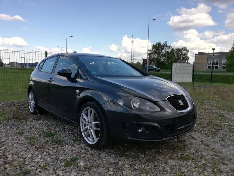 Grey SEAT Leon 2011 in Saldus, with an engine capacity of 1.20 L and mileage of 200 thousand km for 4600 €, photo 4 on AUTOMOTO.COM.LV