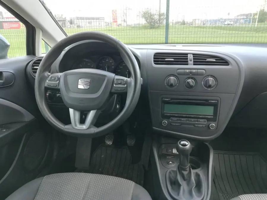 Grey SEAT Leon 2011 in Saldus, with an engine capacity of 1.20 L and mileage of 200 thousand km for 4600 €, photo 6 on AUTOMOTO.COM.LV
