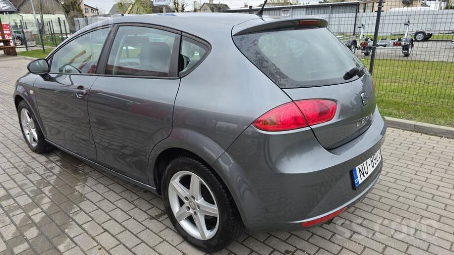 Grey SEAT Leon 2012 in Jelgava, with an engine capacity of 1.60 L and mileage of 235 thousand km for 4550 €, photo 3 on AUTOMOTO.COM.LV