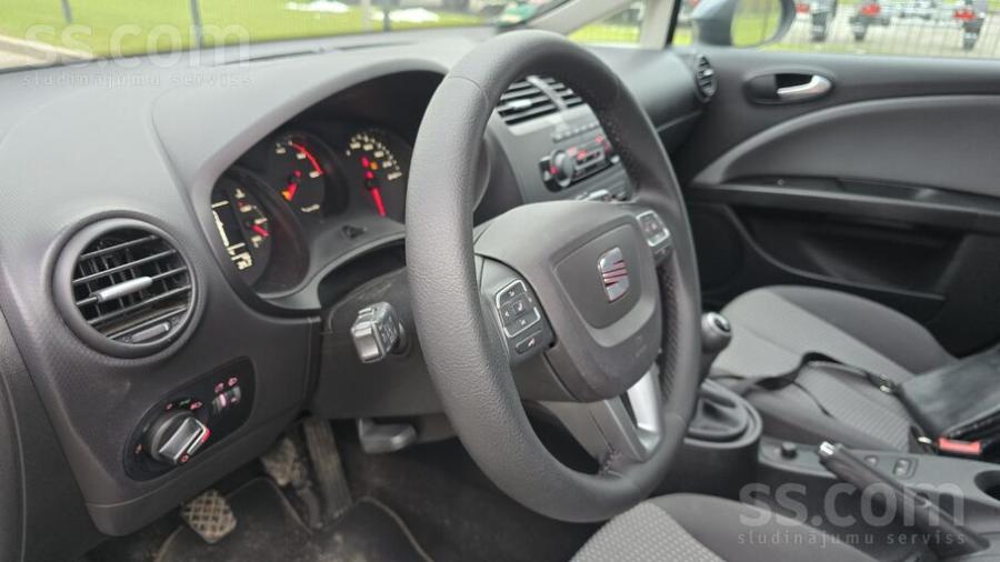 Grey SEAT Leon 2012 in Jelgava, with an engine capacity of 1.60 L and mileage of 235 thousand km for 4550 €, photo 9 on AUTOMOTO.COM.LV