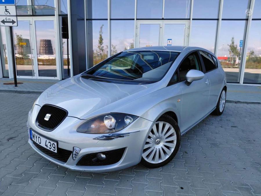 Grey SEAT Leon 2013 in Vilnius, with an engine capacity of 1.60 L and mileage of 305 thousand km for 2850 €, photo 4 on AUTOMOTO.COM.LV