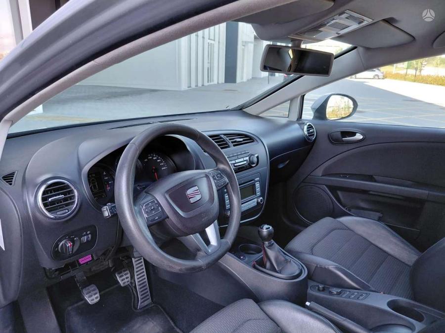 Grey SEAT Leon 2013 in Vilnius, with an engine capacity of 1.60 L and mileage of 305 thousand km for 2850 €, photo 8 on AUTOMOTO.COM.LV
