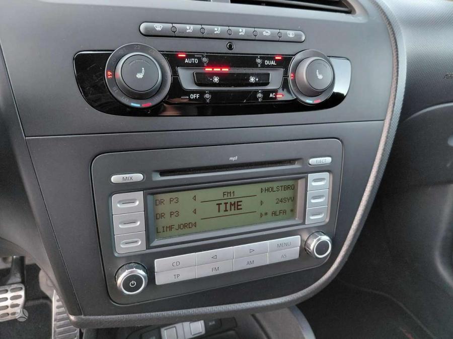 Grey SEAT Leon 2013 in Vilnius, with an engine capacity of 1.60 L and mileage of 305 thousand km for 2850 €, photo 20 on AUTOMOTO.COM.LV