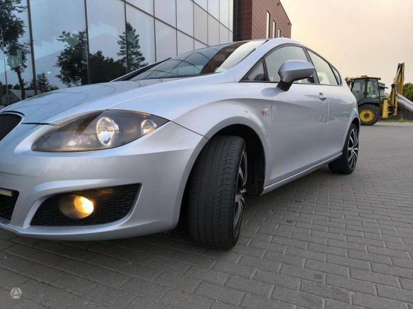 Pelēks SEAT Leon 2013 Utena, ar dzinēja tilpumu 1.60 L un nobraukumu 281 tūkst. km par 4000 €, foto 2 vietnē AUTOMOTO.COM.LV