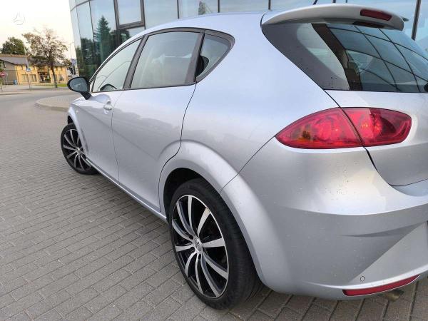 Pelēks SEAT Leon 2013 Utena, ar dzinēja tilpumu 1.60 L un nobraukumu 281 tūkst. km par 4000 €, foto 4 vietnē AUTOMOTO.COM.LV
