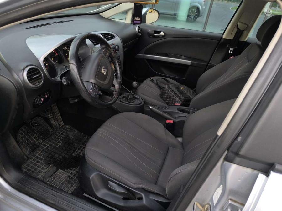 Grey SEAT Leon 2013 in Utena, with an engine capacity of 1.60 L and mileage of 281 thousand km for 4000 €, photo 7 on AUTOMOTO.COM.LV
