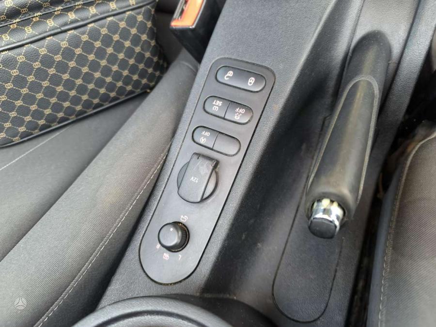 Grey SEAT Leon 2013 in Utena, with an engine capacity of 1.60 L and mileage of 281 thousand km for 4000 €, photo 13 on AUTOMOTO.COM.LV