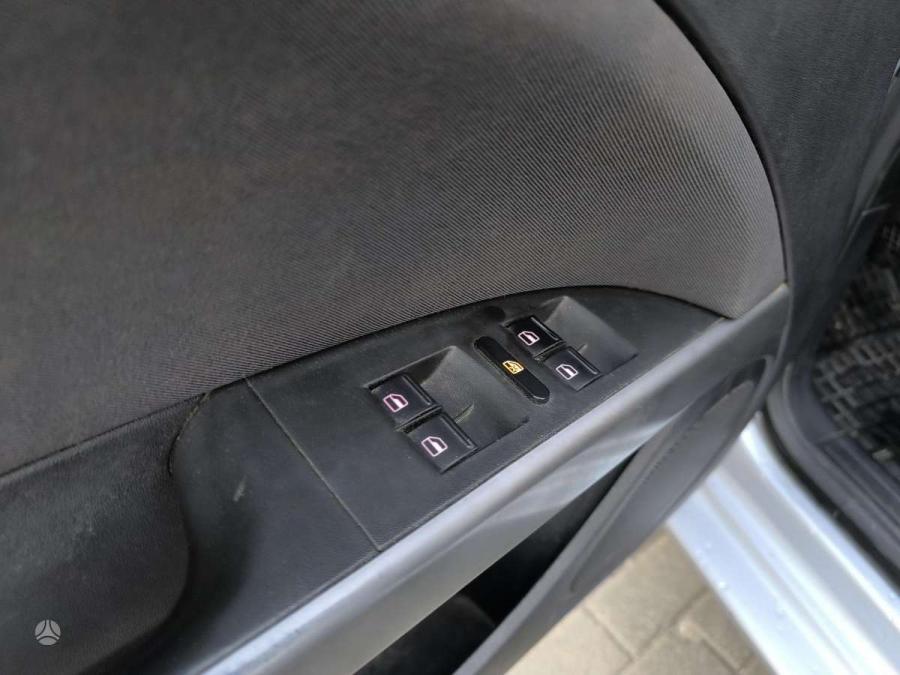Grey SEAT Leon 2013 in Utena, with an engine capacity of 1.60 L and mileage of 281 thousand km for 4000 €, photo 14 on AUTOMOTO.COM.LV