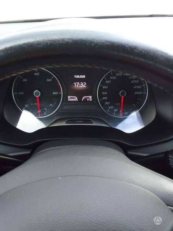 Grey SEAT Leon 2014 in Panevezys, with an engine capacity of 2.00 L and mileage of 244 thousand km for 5500 €, photo 10 on AUTOMOTO.COM.LV