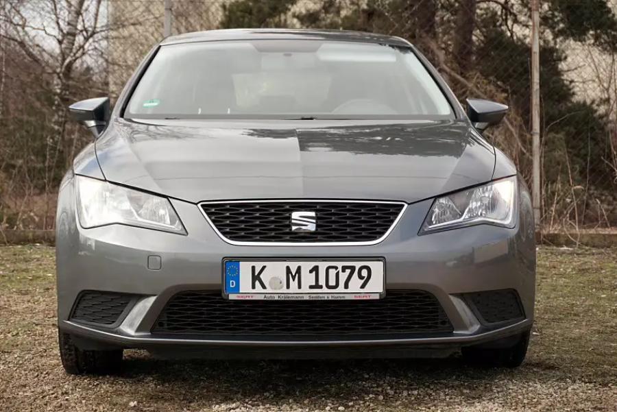 Grey SEAT Leon 2015 in Riga, with an engine capacity of 1.60 L and mileage of 208 thousand km for 8300 €, photo 4 on AUTOMOTO.COM.LV
